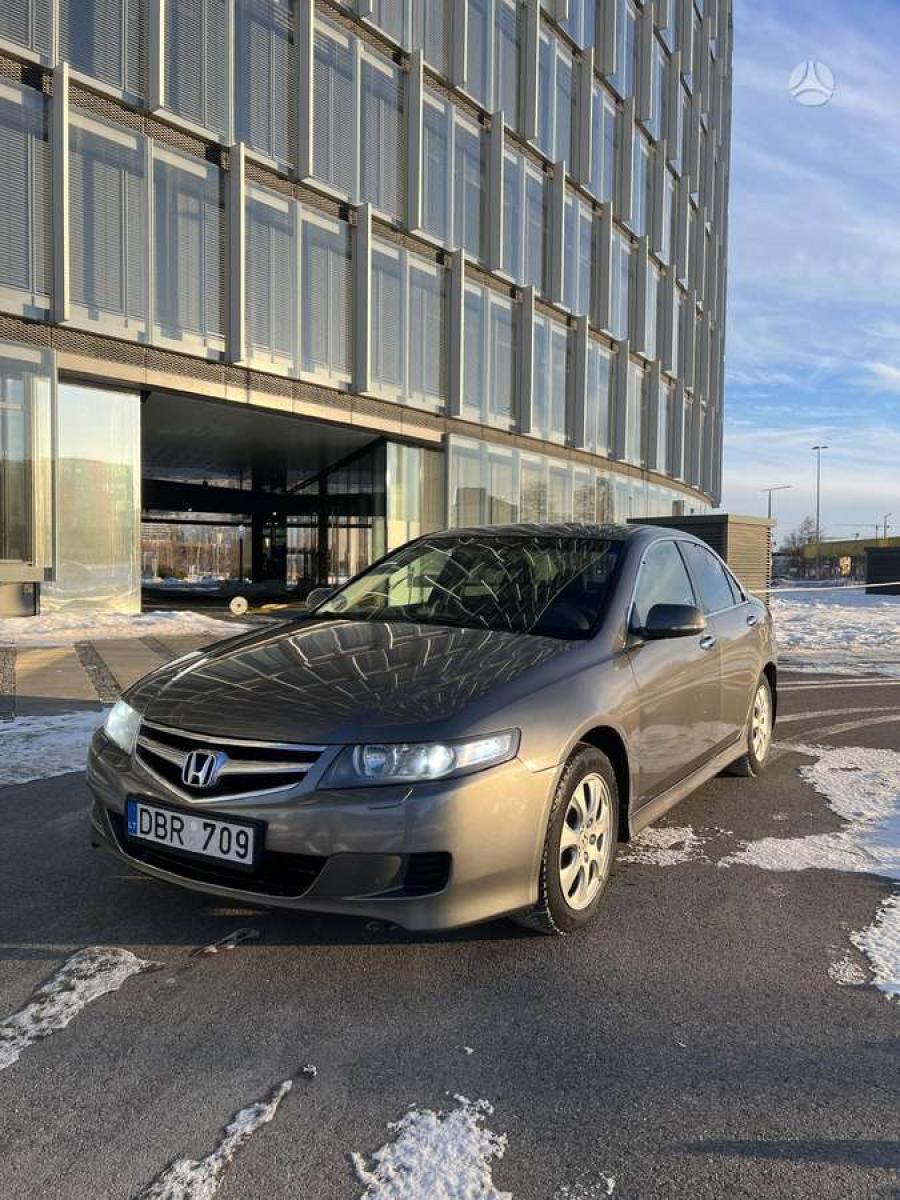Brown Honda Accord 2007 in Vilnius, with an engine capacity of 2.00 L and mileage of 235 thousand km for 4200 €, photo 1 on AUTOMOTO.COM.LV