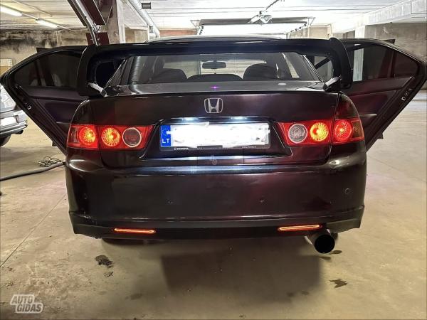 Brown Honda Accord 2007 in Kaunas, with an engine capacity of 2.00 L and mileage of 219 thousand km for 3699 €, photo 1 on AUTOMOTO.COM.LV