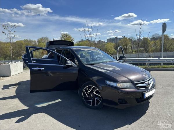 Brown Honda Accord 2007 in Kaunas, with an engine capacity of 2.00 L and mileage of 219 thousand km for 3699 €, photo 2 on AUTOMOTO.COM.LV