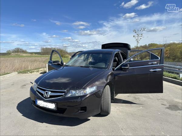 Brown Honda Accord 2007 in Kaunas, with an engine capacity of 2.00 L and mileage of 219 thousand km for 3699 €, photo 3 on AUTOMOTO.COM.LV