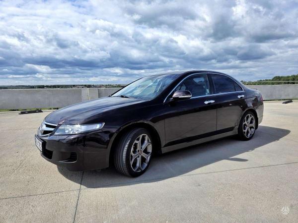 Brown Honda Accord 2007 in Vilnius, with an engine capacity of 2.00 L and mileage of 342 thousand km for 980 €, photo 3 on AUTOMOTO.COM.LV
