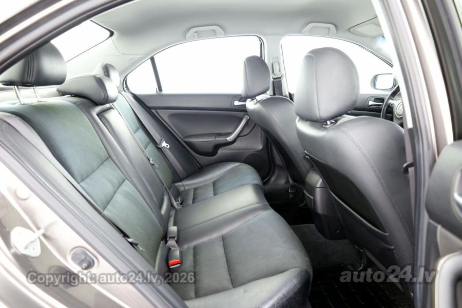 Brown Honda Accord 2007 in Tallinn, with an engine capacity of 2.00 L and mileage of 110 thousand km for 3499 €, photo 8 on AUTOMOTO.COM.LV