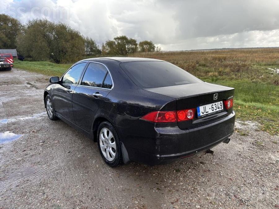 Brown Honda Accord 2007 in Liepaja, with an engine capacity of 2.00 L and mileage of 255 thousand km for 2100 €, photo 4 on AUTOMOTO.COM.LV