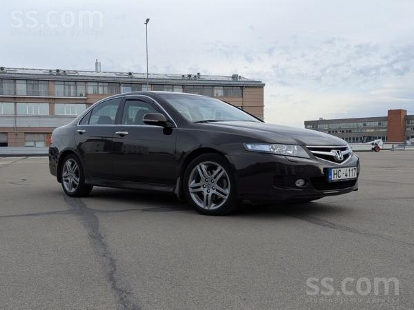 Brown Honda Accord 2008 in Riga, with an engine capacity of 2.00 L and mileage of 307 thousand km for 600 €, photo 4 on AUTOMOTO.COM.LV