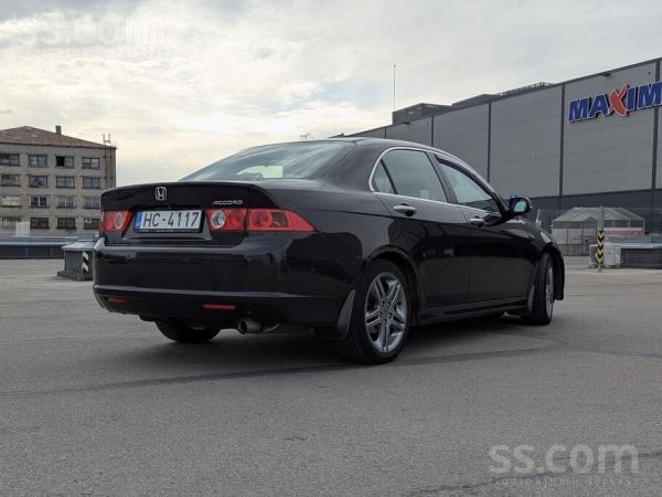 Brown Honda Accord 2008 in Riga, with an engine capacity of 2.00 L and mileage of 307 thousand km for 600 €, photo 6 on AUTOMOTO.COM.LV