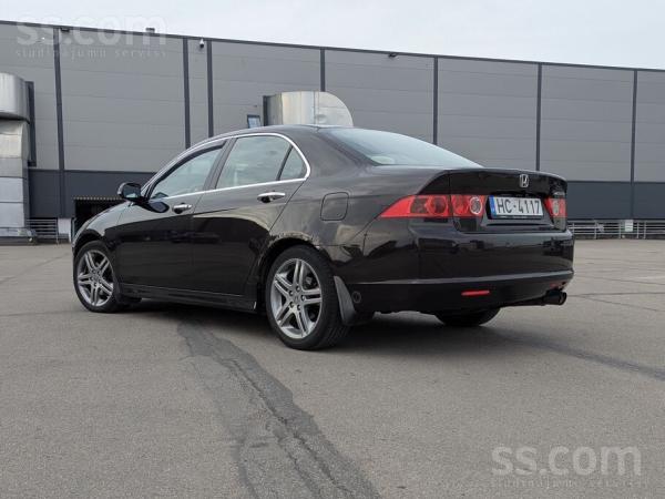Brown Honda Accord 2008 in Riga, with an engine capacity of 2.00 L and mileage of 307 thousand km for 600 €, photo 7 on AUTOMOTO.COM.LV