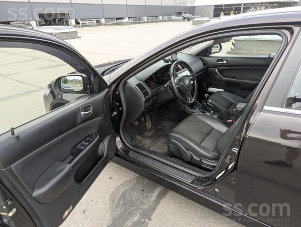 Brown Honda Accord 2008 in Riga, with an engine capacity of 2.00 L and mileage of 307 thousand km for 600 €, photo 9 on AUTOMOTO.COM.LV