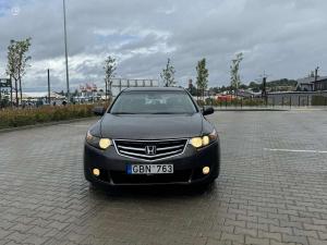 Brown Honda Accord 2010 in Vilnius, with an engine capacity of 2.20 L and mileage of 300 thousand km for 3299 €, photo 3 on AUTOMOTO.COM.LV