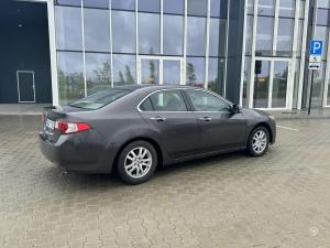Brown Honda Accord 2010 in Vilnius, with an engine capacity of 2.20 L and mileage of 300 thousand km for 3299 €, photo 5 on AUTOMOTO.COM.LV