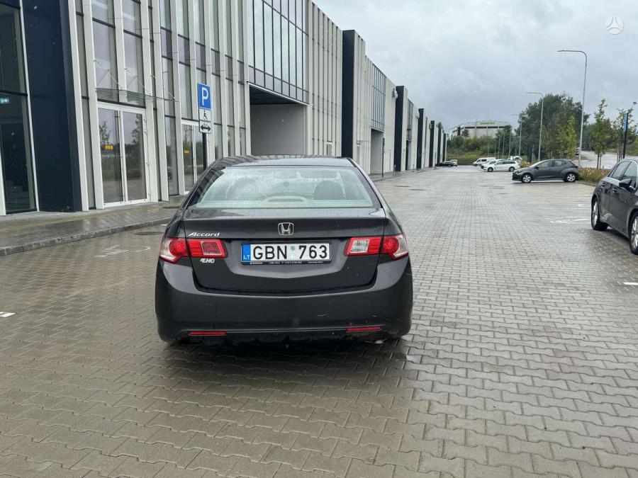 Brown Honda Accord 2010 in Vilnius, with an engine capacity of 2.20 L and mileage of 300 thousand km for 3299 €, photo 6 on AUTOMOTO.COM.LV