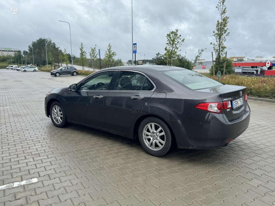 Brown Honda Accord 2010 in Vilnius, with an engine capacity of 2.20 L and mileage of 300 thousand km for 3299 €, photo 7 on AUTOMOTO.COM.LV