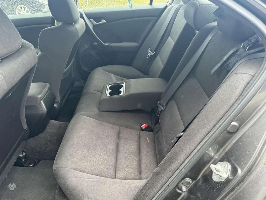 Brown Honda Accord 2010 in Vilnius, with an engine capacity of 2.20 L and mileage of 300 thousand km for 3299 €, photo 9 on AUTOMOTO.COM.LV