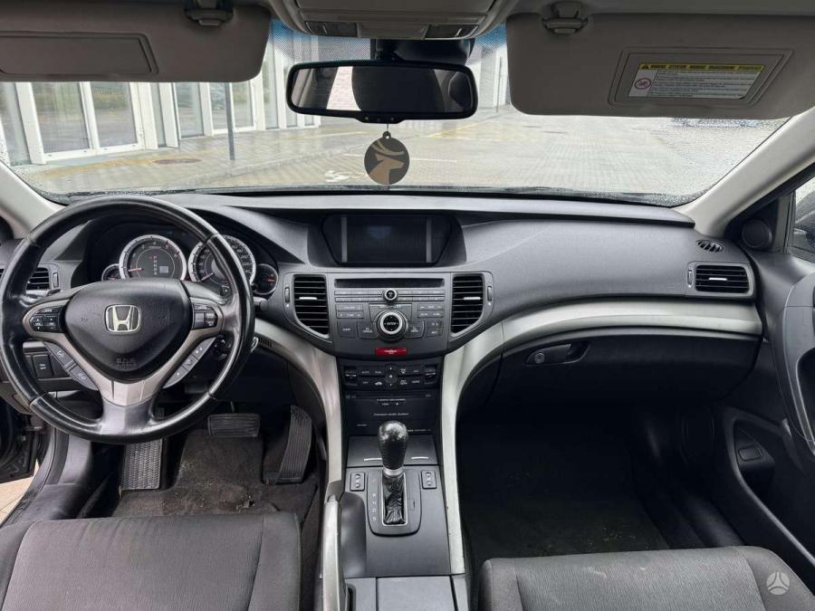 Brown Honda Accord 2010 in Vilnius, with an engine capacity of 2.20 L and mileage of 300 thousand km for 3299 €, photo 11 on AUTOMOTO.COM.LV