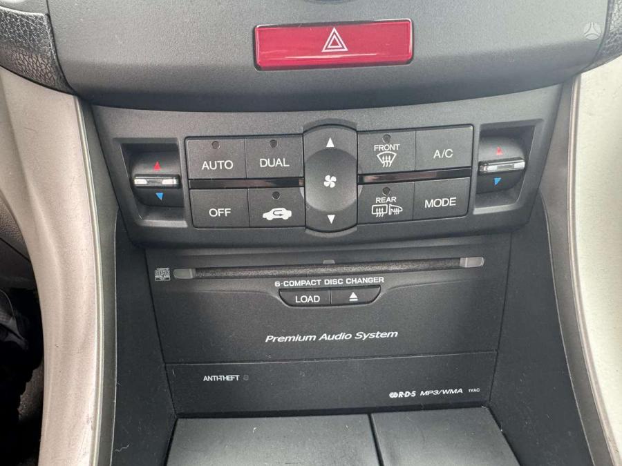 Brown Honda Accord 2010 in Vilnius, with an engine capacity of 2.20 L and mileage of 300 thousand km for 3299 €, photo 13 on AUTOMOTO.COM.LV