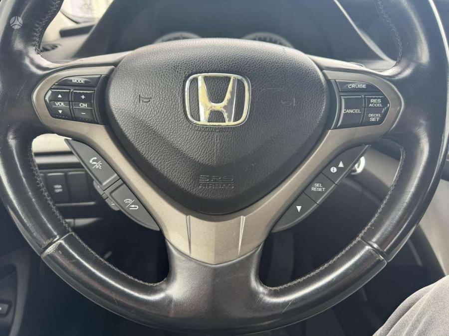 Brown Honda Accord 2010 in Vilnius, with an engine capacity of 2.20 L and mileage of 300 thousand km for 3299 €, photo 15 on AUTOMOTO.COM.LV