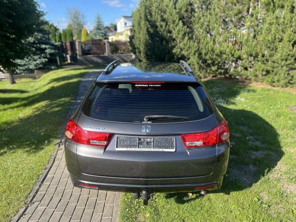 Brown Honda Accord 2010 in Utena, with an engine capacity of 2.20 L and mileage of 290 thousand km for 3950 €, photo 5 on AUTOMOTO.COM.LV