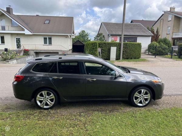 Brown Honda Accord 2010 in Utena, with an engine capacity of 2.20 L and mileage of 290 thousand km for 4350 €, photo 7 on AUTOMOTO.COM.LV