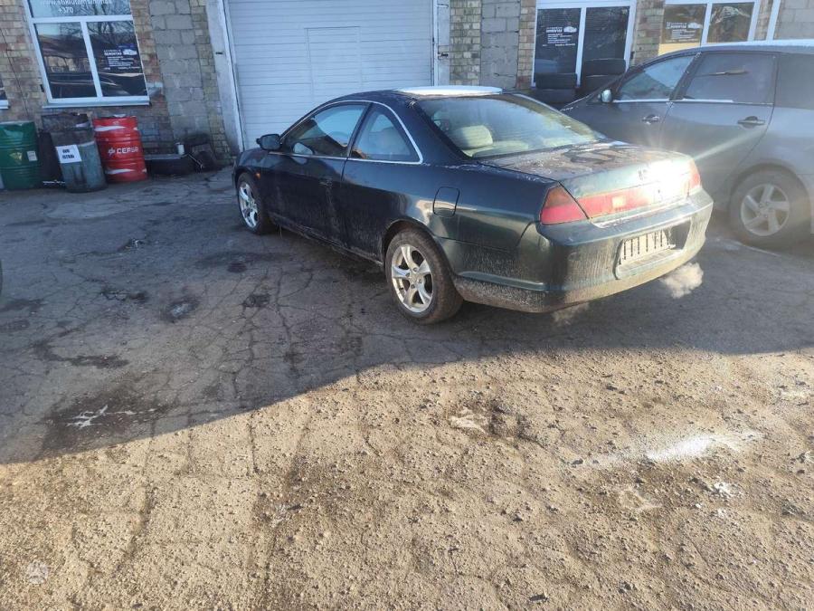 Green Honda Accord 1999 in Panevezys, with an engine capacity of 2.00 L and mileage of 245 thousand km for 1000 €, photo 2 on AUTOMOTO.COM.LV