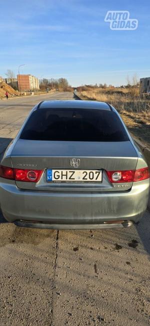 Green Honda Accord 2004 in Siauliai, with an engine capacity of 2.20 L and mileage of 304 thousand km for 600 €, photo 5 on AUTOMOTO.COM.LV