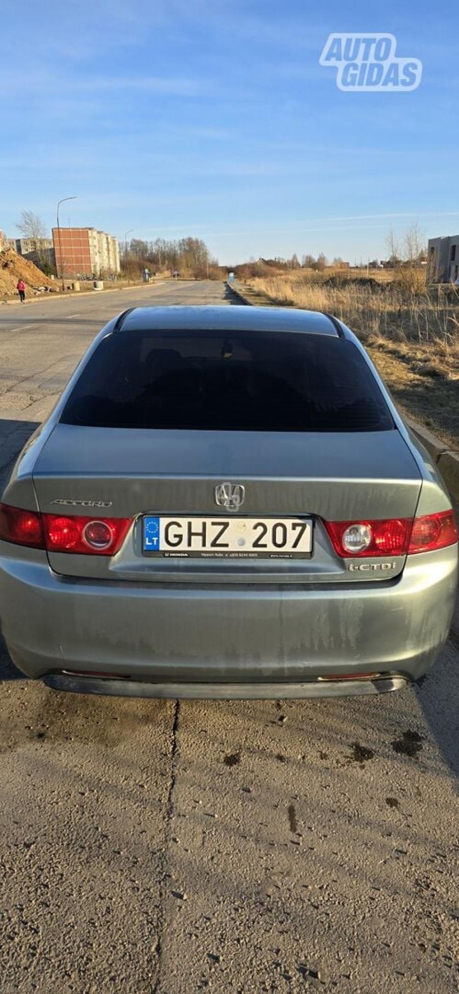 Green Honda Accord 2004 in Siauliai, with an engine capacity of 2.20 L and mileage of 304 thousand km for 600 €, photo 5 on AUTOMOTO.COM.LV