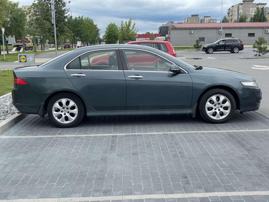 Green Honda Accord 2006 in Kaunas, with an engine capacity of 2.35 L and mileage of 192 thousand km for 1350 €, photo 5 on AUTOMOTO.COM.LV