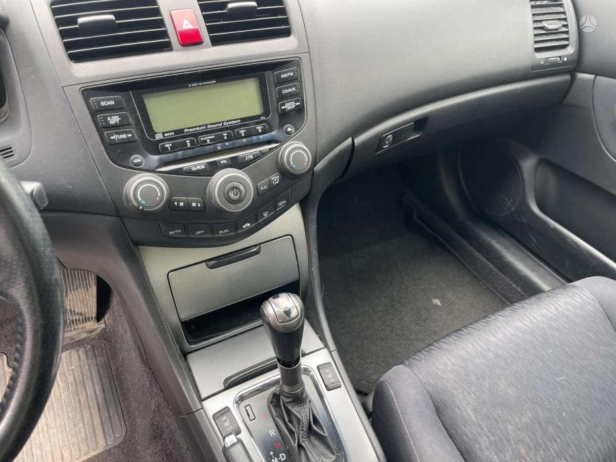Green Honda Accord 2006 in Kaunas, with an engine capacity of 2.35 L and mileage of 192 thousand km for 1350 €, photo 14 on AUTOMOTO.COM.LV