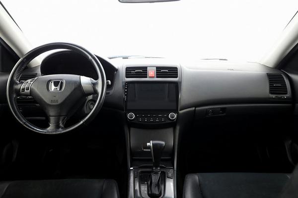 Green Honda Accord 2003 in Tallinn, with an engine capacity of 2.00 L and mileage of 323 thousand km for 999 €, photo 5 on AUTOMOTO.COM.LV