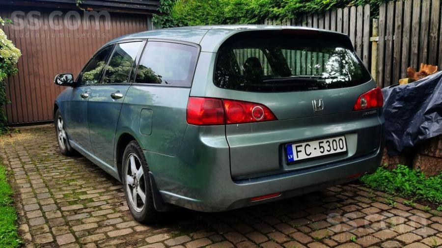 Green Honda Accord 2004 in Riga, with an engine capacity of 2.00 L and mileage of 263 thousand km for 1650 €, photo 5 on AUTOMOTO.COM.LV