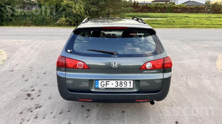 Green Honda Accord 2006 in Riga, with an engine capacity of 2.00 L and mileage of 268 thousand km for 600 €, photo 5 on AUTOMOTO.COM.LV