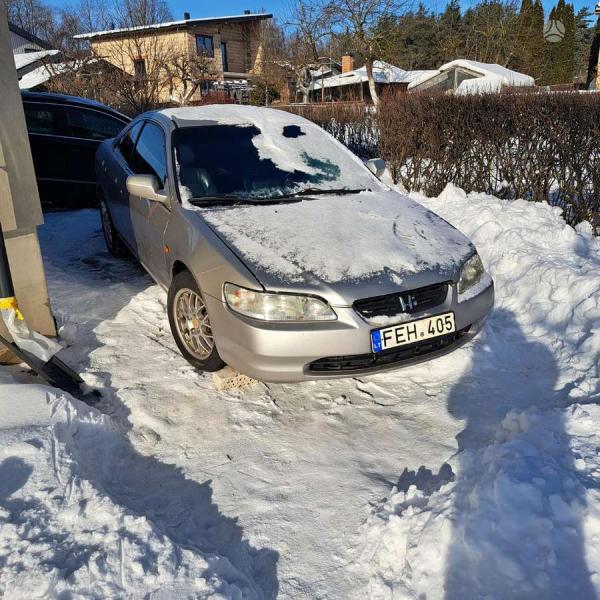 Grey Honda Accord 2000 in Kaunas, with an engine capacity of 2.00 L and mileage of 302 thousand km for 900 €, photo 1 on AUTOMOTO.COM.LV