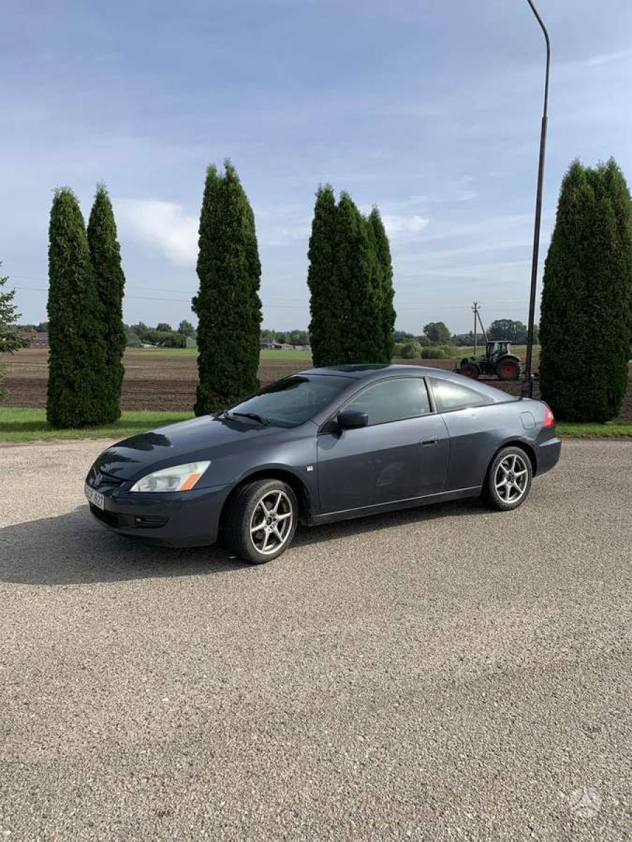 Grey Honda Accord 2003 in Sakiai, with an engine capacity of 2.35 L and mileage of 283 thousand km for 2800 €, photo 1 on AUTOMOTO.COM.LV