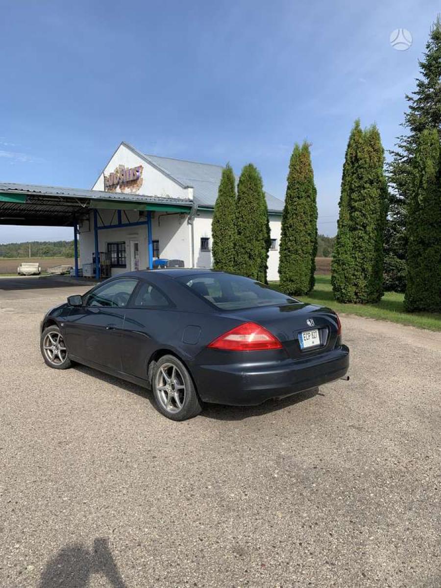 Grey Honda Accord 2003 in Sakiai, with an engine capacity of 2.35 L and mileage of 283 thousand km for 2800 €, photo 4 on AUTOMOTO.COM.LV