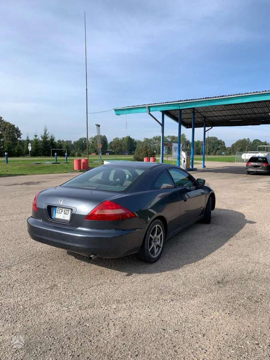 Grey Honda Accord 2003 in Sakiai, with an engine capacity of 2.35 L and mileage of 283 thousand km for 2800 €, photo 6 on AUTOMOTO.COM.LV