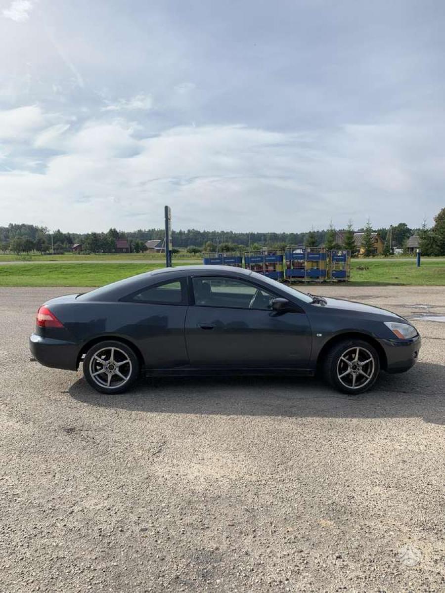 Grey Honda Accord 2003 in Sakiai, with an engine capacity of 2.35 L and mileage of 283 thousand km for 2800 €, photo 7 on AUTOMOTO.COM.LV