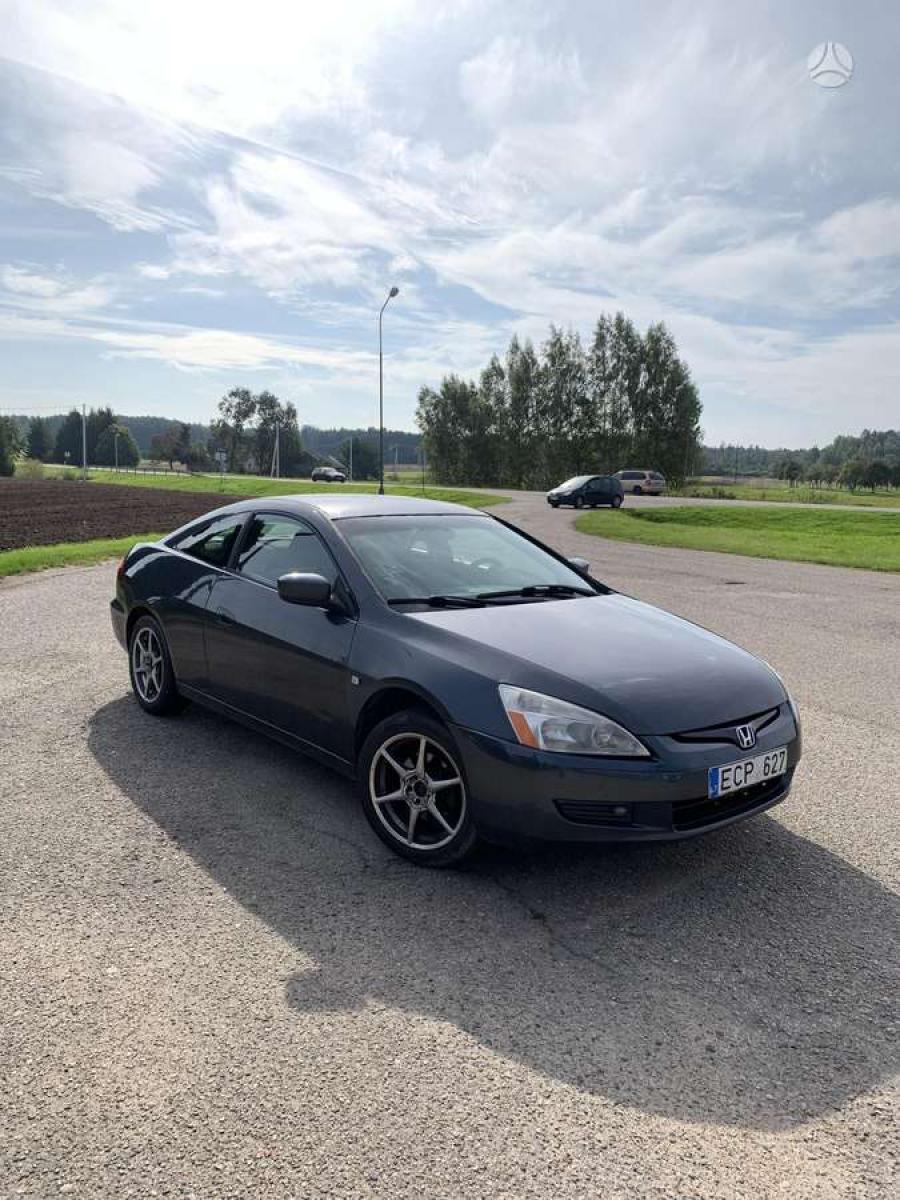 Grey Honda Accord 2003 in Sakiai, with an engine capacity of 2.35 L and mileage of 283 thousand km for 2800 €, photo 8 on AUTOMOTO.COM.LV