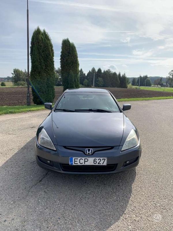 Grey Honda Accord 2003 in Sakiai, with an engine capacity of 2.35 L and mileage of 283 thousand km for 2800 €, photo 9 on AUTOMOTO.COM.LV