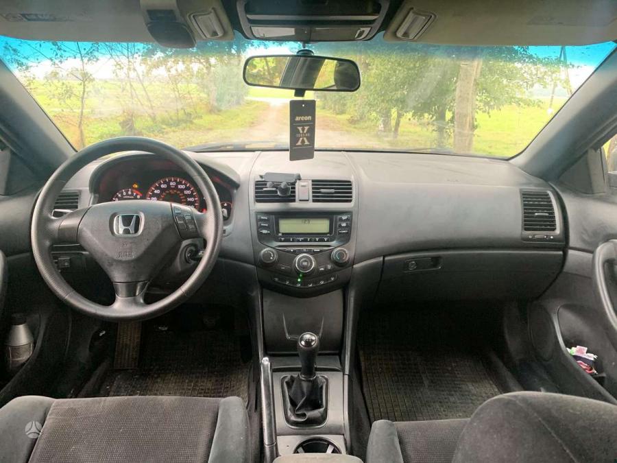 Grey Honda Accord 2003 in Sakiai, with an engine capacity of 2.35 L and mileage of 283 thousand km for 2800 €, photo 11 on AUTOMOTO.COM.LV
