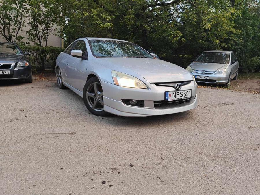 Pelēks Honda Accord 2004 Kauņa, ar dzinēja tilpumu 3.00 L un nobraukumu 247 tūkst. km par 1000 €, foto 1 vietnē AUTOMOTO.COM.LV
