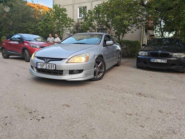 Grey Honda Accord 2004 in Kaunas, with an engine capacity of 3.00 L and mileage of 247 thousand km for 1000 €, photo 4 on AUTOMOTO.COM.LV