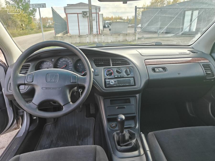 Grey Honda Accord 2002 in Vilnius, with an engine capacity of 1.80 L and mileage of 312 thousand km for 1200 €, photo 10 on AUTOMOTO.COM.LV