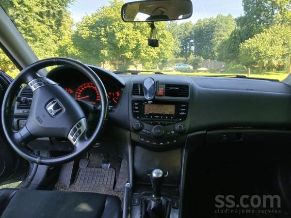 Grey Honda Accord 2005 in Jelgava, with an engine capacity of 2.00 L and mileage of 230 thousand km for 1000 €, photo 5 on AUTOMOTO.COM.LV