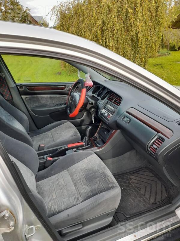 Grey Honda Accord 1998 in Tukums, with an engine capacity of 1.80 L and mileage of 318 thousand km for 1350 €, photo 6 on AUTOMOTO.COM.LV