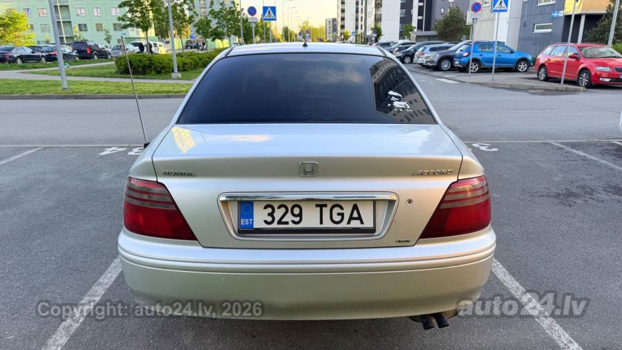 Grey Honda Accord 1999 in Tallinn, with an engine capacity of 2.00 L and mileage of 305 thousand km for 899 €, photo 4 on AUTOMOTO.COM.LV