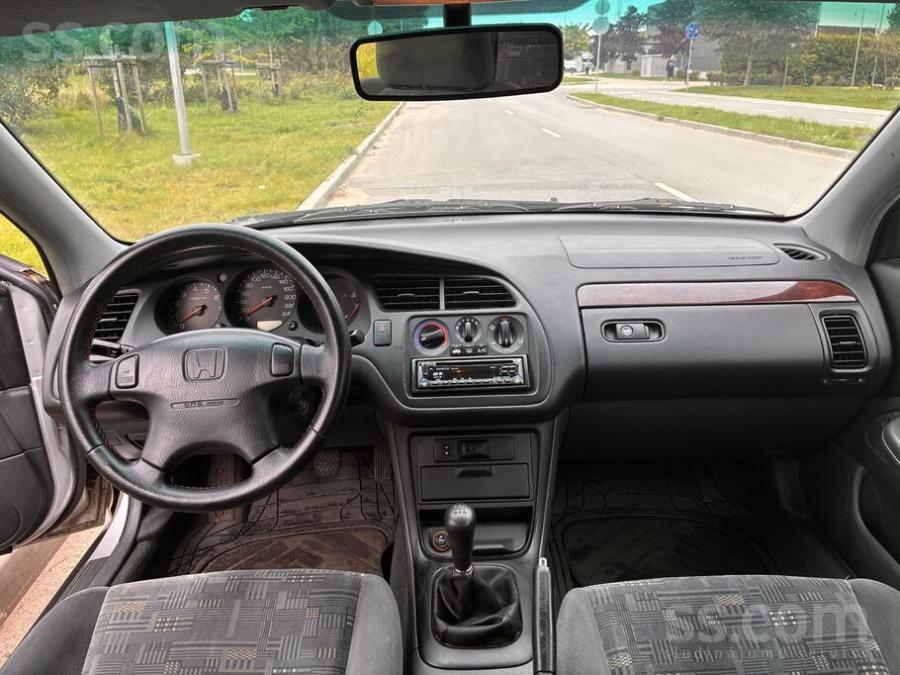 Pelēks Honda Accord 1999 Rīga, ar dzinēja tilpumu 1.80 L un nobraukumu 208 tūkst. km par 800 €, foto 5 vietnē AUTOMOTO.COM.LV