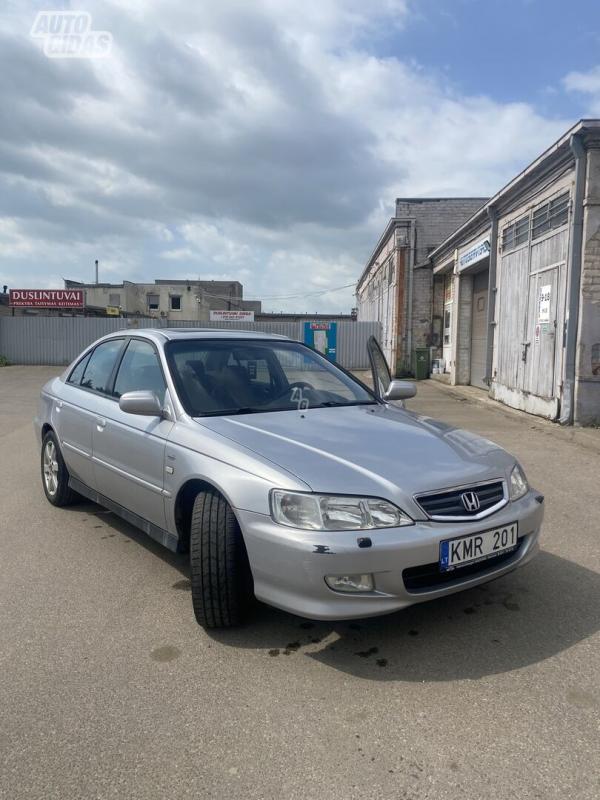Grey Honda Accord 2001 in Kaunas, with an engine capacity of 2.30 L and mileage of 208 thousand km for 549 €, photo 1 on AUTOMOTO.COM.LV