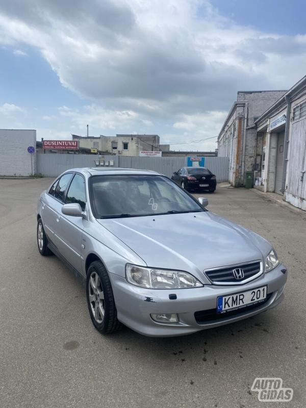 Grey Honda Accord 2001 in Kaunas, with an engine capacity of 2.30 L and mileage of 208 thousand km for 549 €, photo 5 on AUTOMOTO.COM.LV