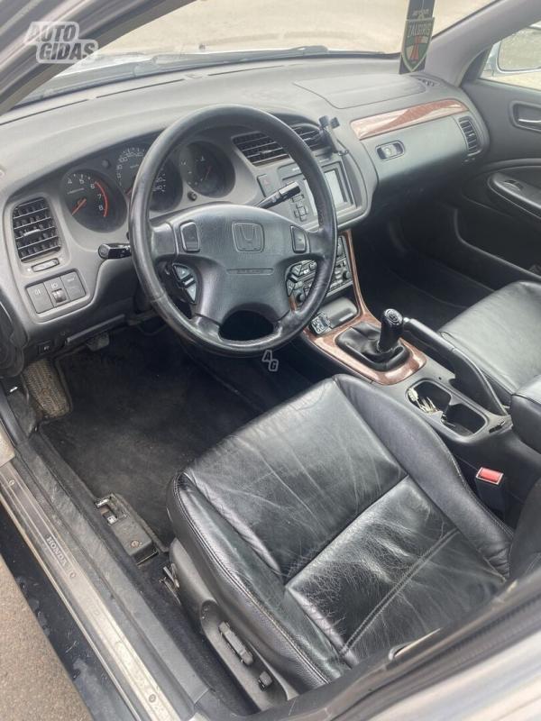 Grey Honda Accord 2001 in Kaunas, with an engine capacity of 2.30 L and mileage of 208 thousand km for 549 €, photo 9 on AUTOMOTO.COM.LV
