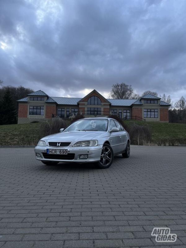 Pelēks Honda Accord 2002 Viļņa, ar dzinēja tilpumu 2.30 L un nobraukumu 314 tūkst. km par 900 €, foto 3 vietnē AUTOMOTO.COM.LV