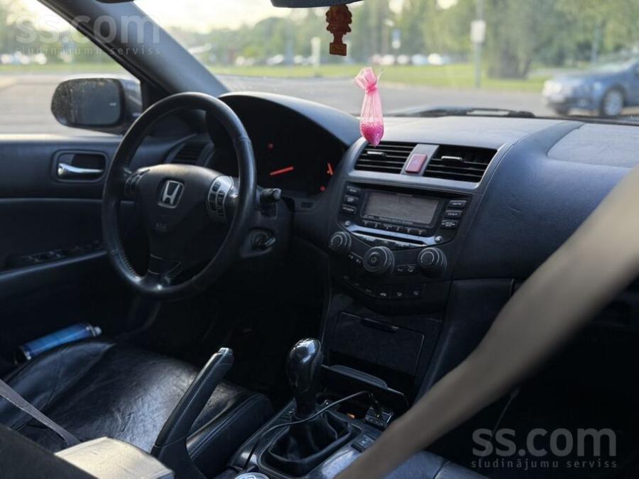 Grey Honda Accord 2003 in Riga, with an engine capacity of 2.20 L and mileage of 30 thousand km for 600 €, photo 6 on AUTOMOTO.COM.LV