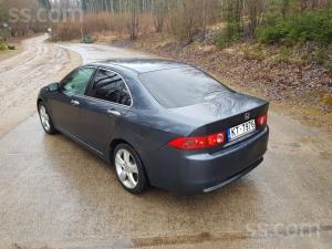 Pelēks Honda Accord 2003 Ogre, ar dzinēja tilpumu 2.20 L un nobraukumu 447 tūkst. km par 600 €, foto 3 vietnē AUTOMOTO.COM.LV